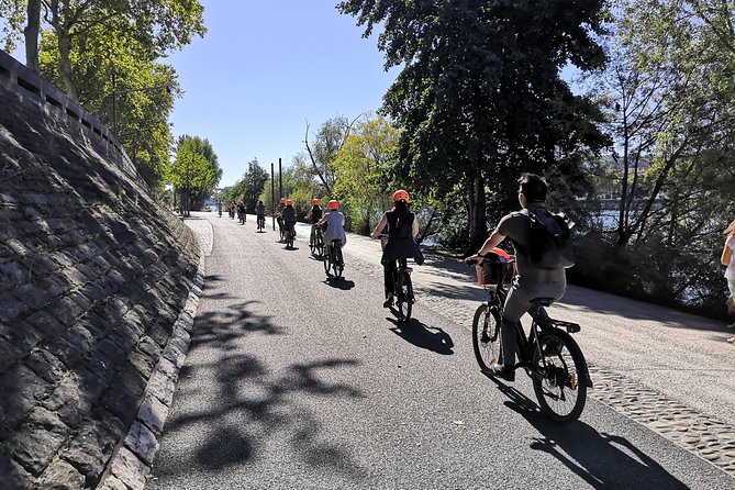 Lyon Electric Bike Tour Including Food Tasting With a Local Guide - Guest Reviews