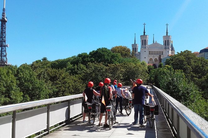 Lyon Electric Bike Tour Including Food Tasting With a Local Guide - Tasting Regional Specialties