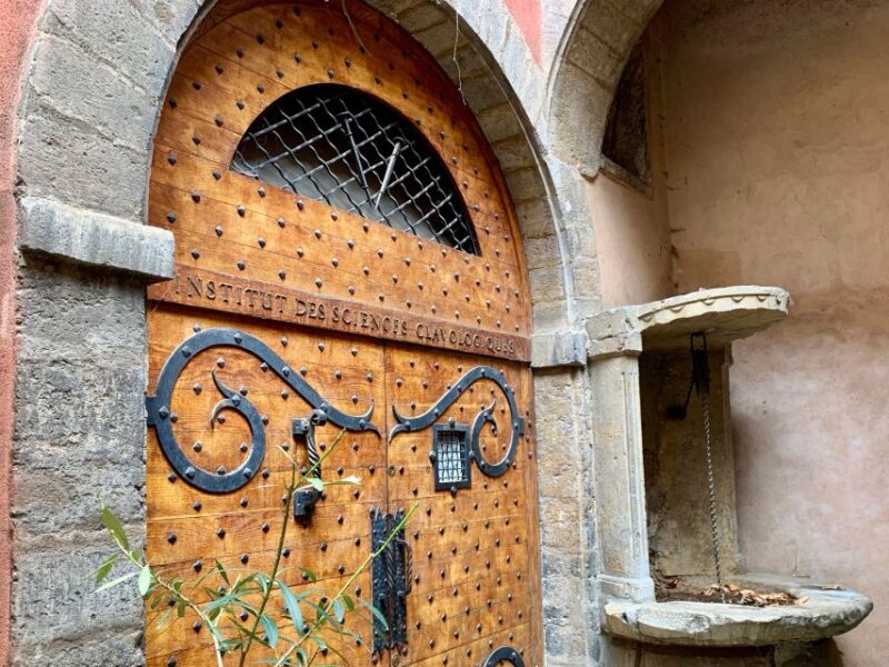 Lyon: Old Lyon Smartphone Audio-Guided Walking Tour - Historical Significance of Saint-Jean Cathedral