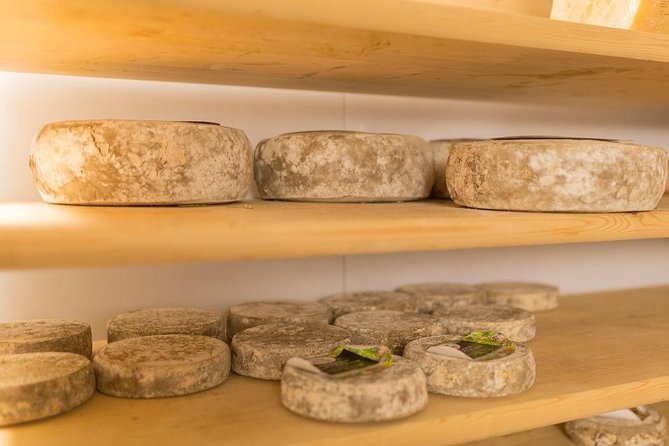Lyon Old Town Food & Wine Tasting Tour Including a Bouchon Lyonnais - Customer Experiences and Reviews