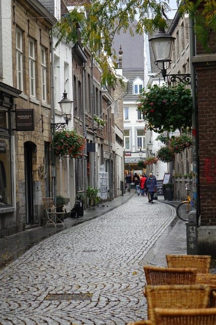 Maastricht: Day trip from Amsterdam with 3 country point - First Stop: The 3-Country Point in Vaals