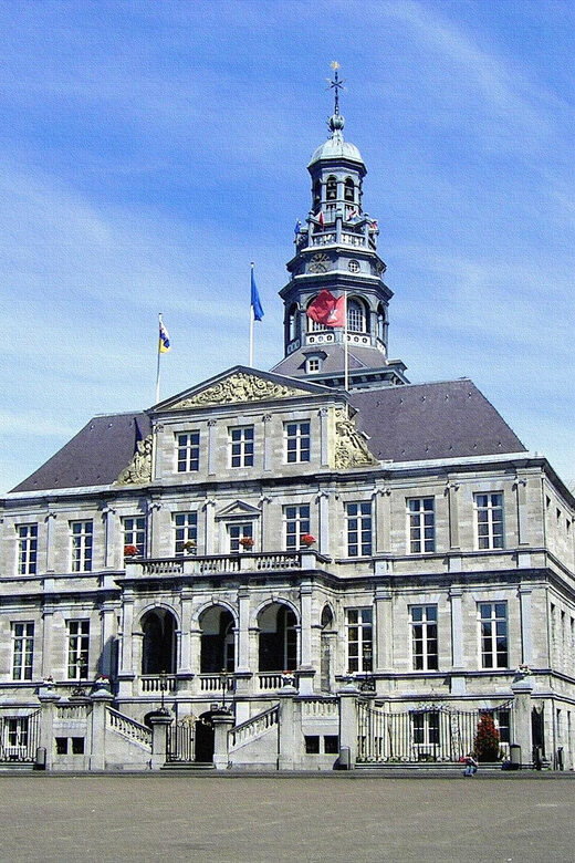 Maastricht: Day trip from Amsterdam with 3 country point - Guided Tour: Deep Dive into Maastricht’s Hidden Corners