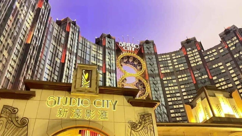 Macau: Worlds Only 8-Shaped Ferris Wheel - Key Points