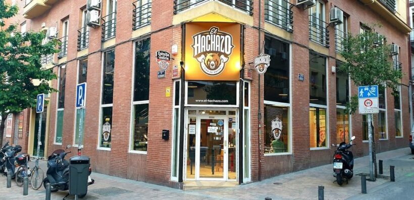 Madrid Center: AXE THROWING - A Closer Look at the Madrid Center: AXE THROWING Experience