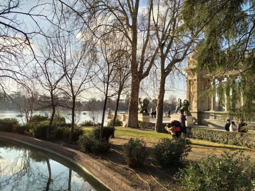 Madrid: Cibeles Rooftop & Retiro Park Guided Walking Tour - An In-Depth Look at the Tour Experience