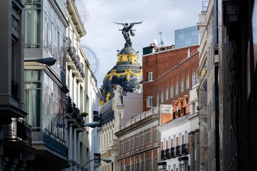 Madrid: Express Walk with a Local in 90 minutes - Key Points
