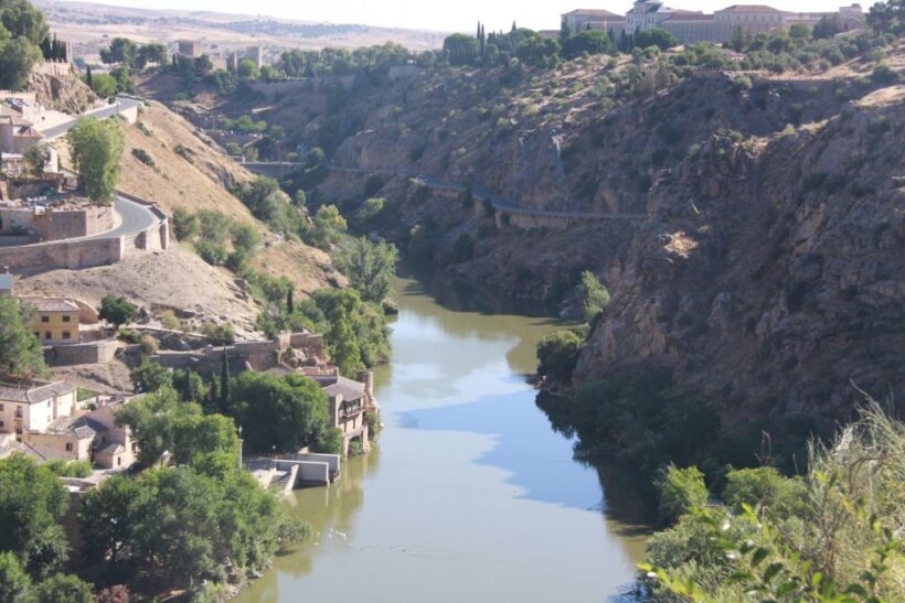 Madrid: Full-Day Guided Tour of Toledo with Cathedral Visit - Analyzing the Value