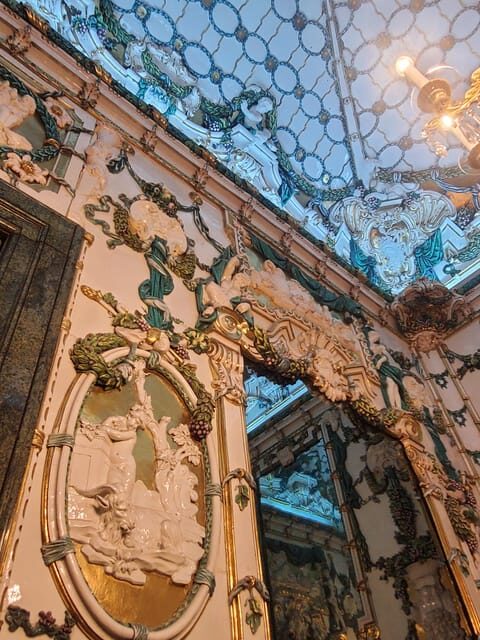 Madrid: Guided visit at the Royal Palace with tour guide - The Role of the Audio Guide