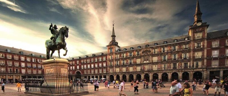 Madrid: Historical Center 2.5-Hour Guided Walking Tour - Key Points