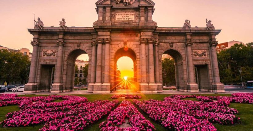 Madrid: Insta-Perfect Walk with a Local - What to Bring and Consider