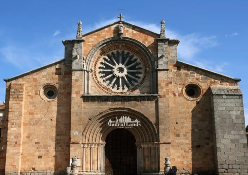 Madrid: Luxury Tour Avila & Segovia - Key Points