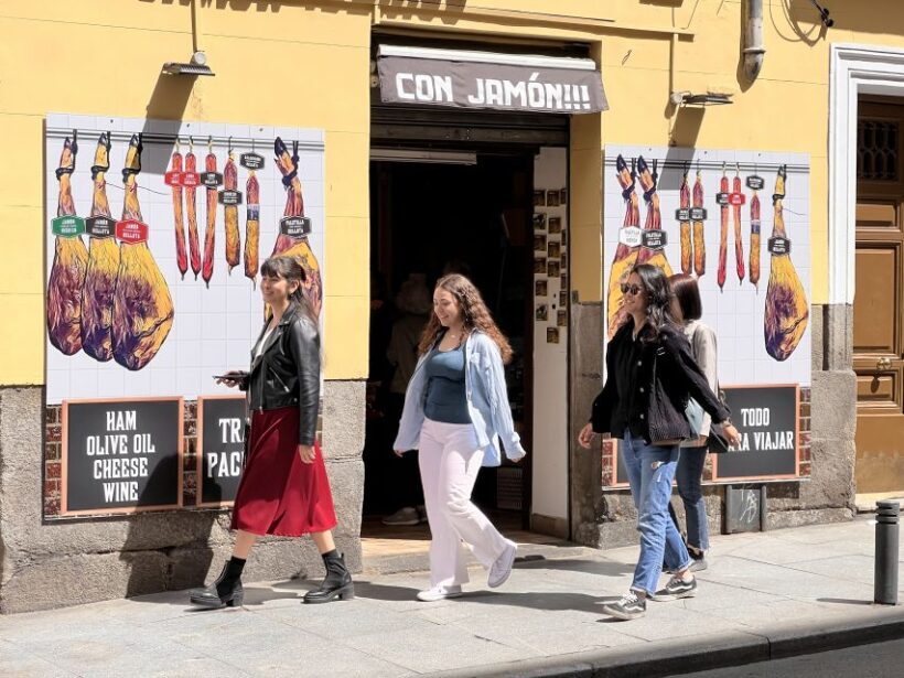 Madrid: Old Town Walking Tour and Flamenco Show - Who Should Consider This Experience?