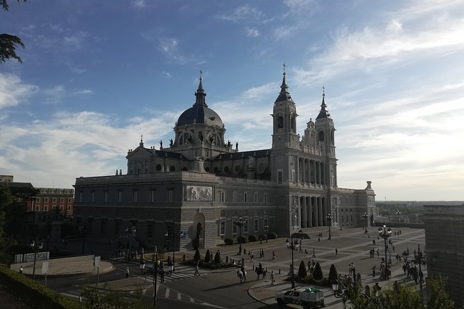 Madrid Old Town Walking Tour With Small Group - Tour Features and Accessibility