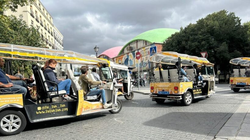 Madrid: Panoramic tour with Private guide in yellow Tuk Tuk - Key Points
