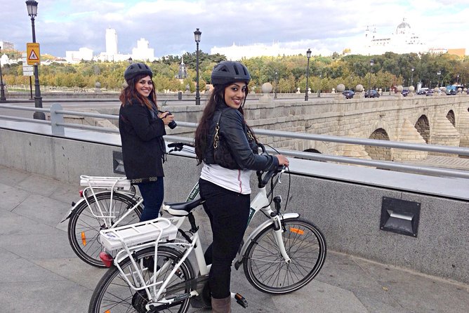 Madrid Parks Bike or E-Bike Tour: Riverside & Casa De Campo - Meeting Point and Tour Logistics