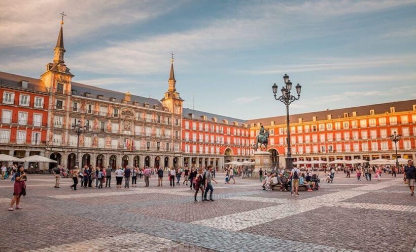 Madrid: Private 2-Hour City Highlights Tour with Local - Key Points