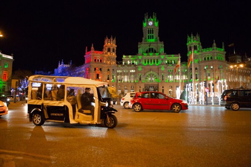 Madrid: Private Christmas Lights Tour by Eco Tuk-Tuk - Key Points