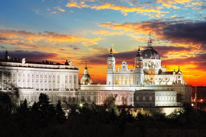 Madrid Private Night Walking Custom Tour With Tapa and a Drink - Tour Features and Inclusions