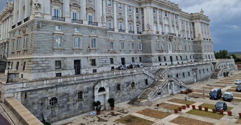 Madrid Private tour: Royal Palace & Cathedral & Old city - Key Points