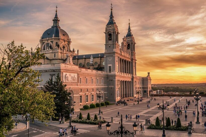 Madrid Private tour: Royal Palace & Cathedral & Old city - Authenticity and Guides