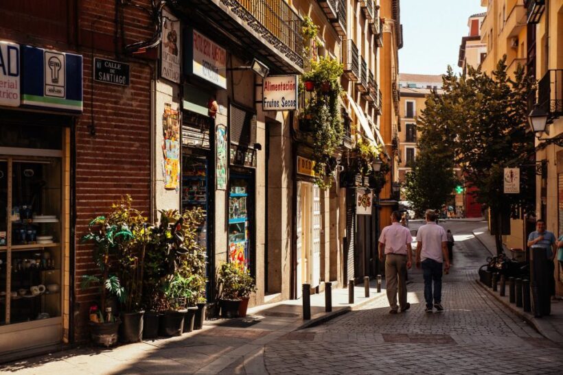 Madrid: Private Tour w/ Locals  Highlights and Hidden Gems - Exploring Madrid in Three Hours: What to Expect
