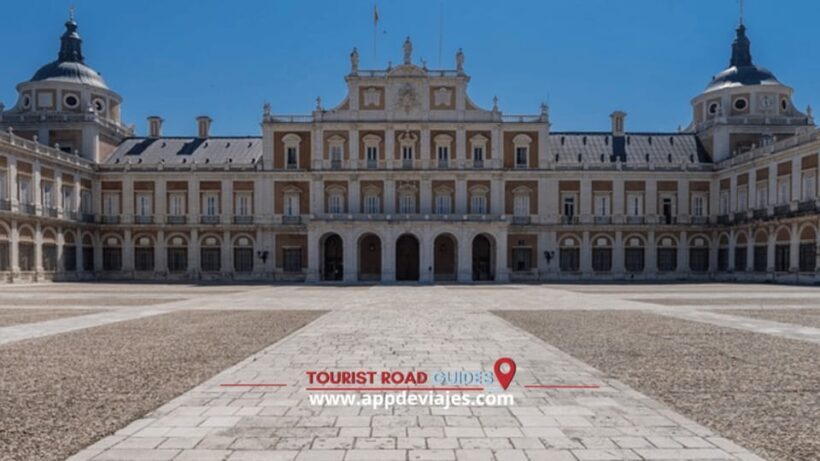 Madrid: Private Walking Tour 4 hours with Royal Palace - Key Points