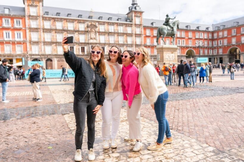 Madrid: Professional photoshoot at The Royal Palace - What’s Included and What’s Not