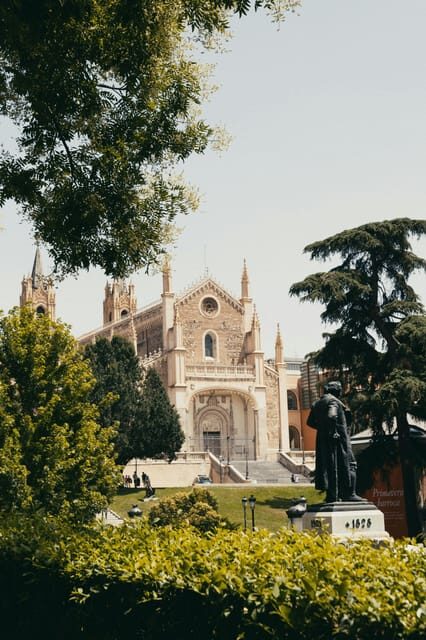 Madrid Retro Tour - 90 min - heart of the city and also modern Madrid. - Who Should Consider This Tour?