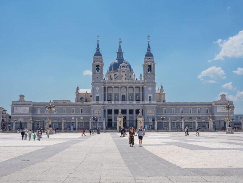 Madrid: Royal Palace Guided Tour with Entry Ticket - What’s Included and What’s Not