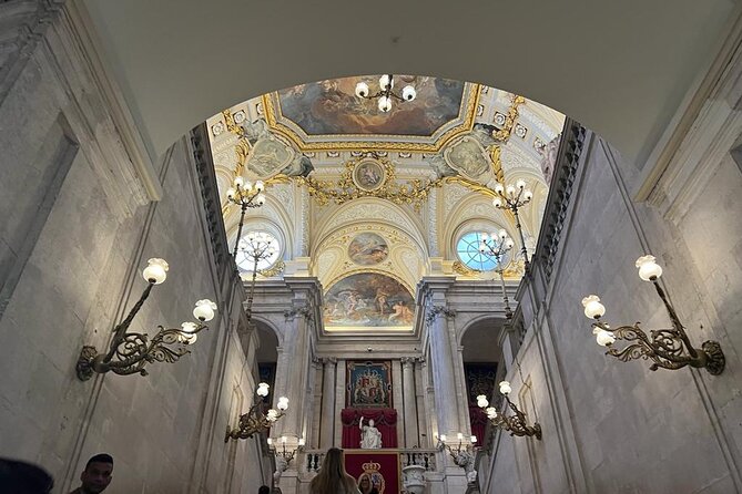 Madrid: Royal Palace Guided Tour With Skip the Line Ticket - Tips for a Great Tour Experience
