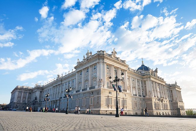 Madrid Royal Palace Professional Guided Tour With Skip the Line - Tour Experience