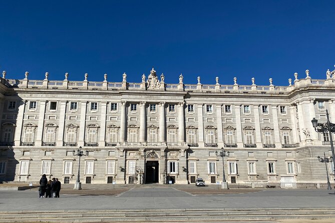 Madrid: Royal Palace Semi-private tour - Meeting Point and Access