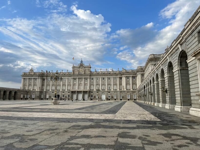 Madrid: Royal Palace Skip-the-Line Entry with Audio Guide - Key Points