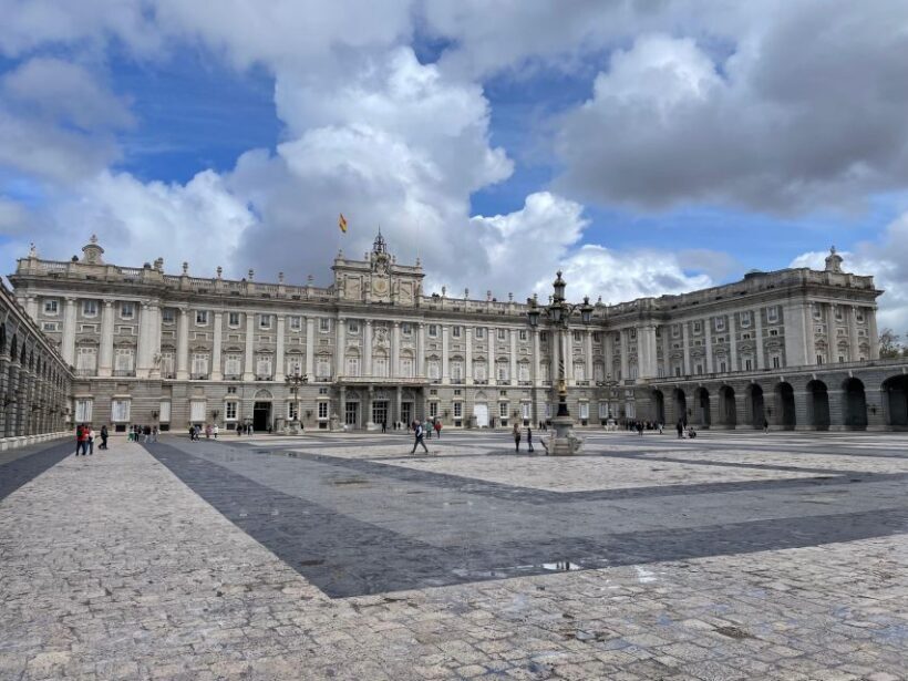 Madrid: Royal Palace tour - semi private or private - FAQ
