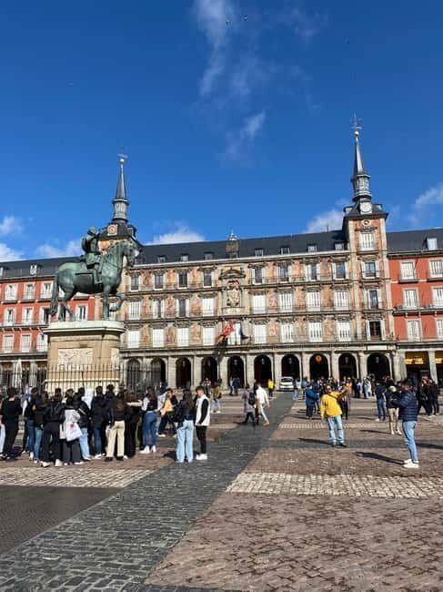 Madrid: stroll through the Austrias neighborhood option visit Prado Museum - A Deep Dive into the Tour Experience