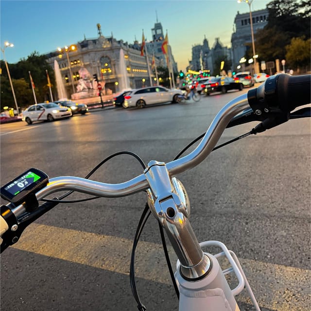 Madrid: Vintage Bike Rental with Tourist Map - Key Points