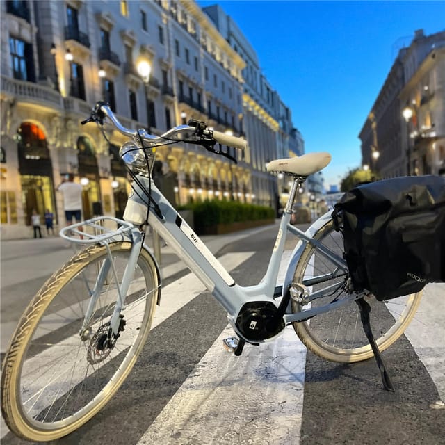 Madrid: Vintage Bike Rental with Tourist Map - What’s Included and How it Adds Value