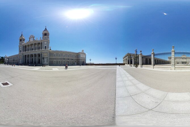 Madrid Virtual Reality Experience With Official Guide - Meeting and Pickup Details