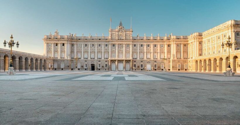 Madrid: Visit to the Royal Palace & Walking Tour of the City - A Closer Look at the Experience