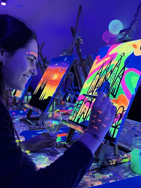 Madrid: Wine Gogh Glow Academy Paint and Sip Classes - A Closer Look at the Experience