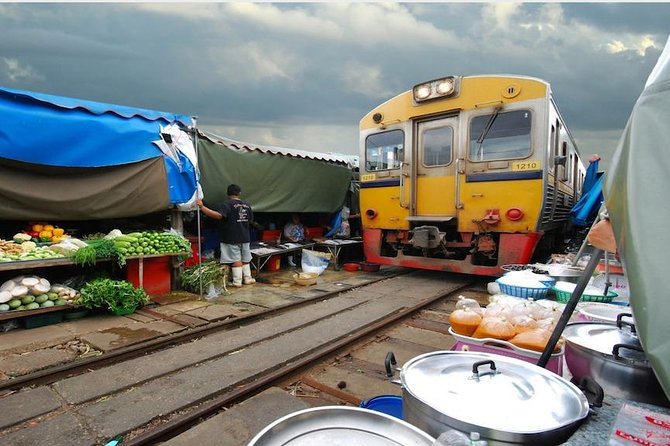 Maeklong & Damnoen Saduak Markets: Railway & Floating Market Tour - What the Reviews Say