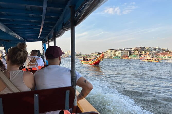 Maeklong Railway and Damnoen Saduak Floating Market Tour - Lunch at Devaree Boutique