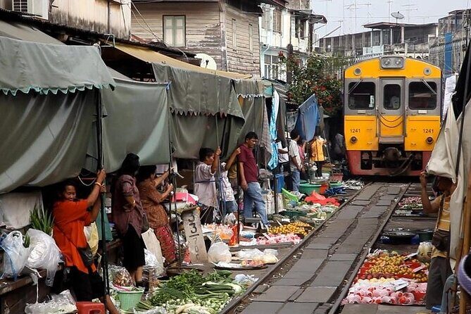 Maeklong Railway Market & Damnoensaduak Floating Market Tour (SHA Plus) - Transportation, Timing, and Group Size