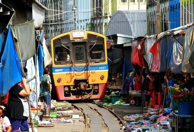 Maeklong Railway Market, Tha Kha Floating Market And The Hidden Gems - Key Points