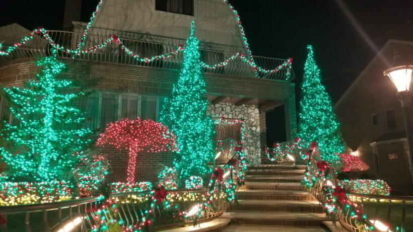 Magnificent Christmas Lights Tour of Dyker Heights Brooklyn - What to Expect and Practical Details
