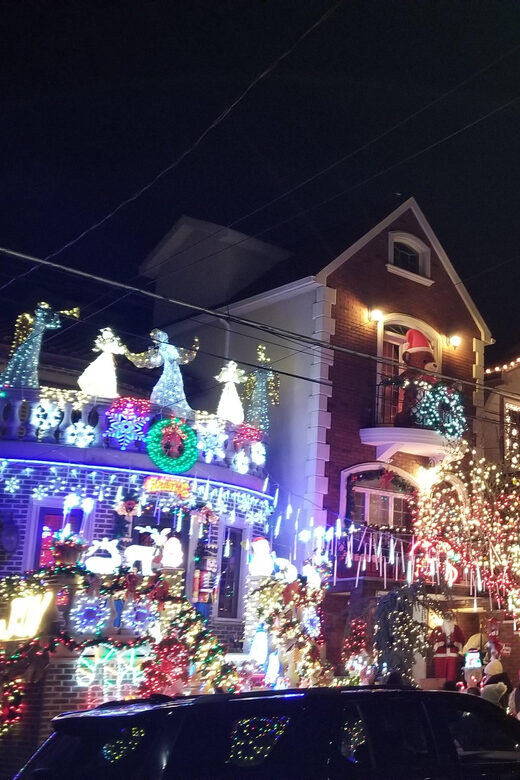Magnificent Christmas Lights Tour of Dyker Heights Brooklyn - The Perfect Audience for This Tour