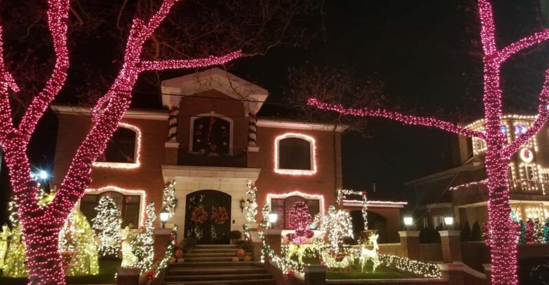 Magnificent Christmas Lights Tour of Dyker Heights Brooklyn - A Closer Look at the Itinerary