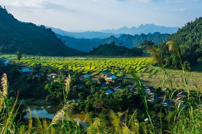 Mai Chau Full Day Group Tour - The Scenic Drive & First Stop: Mai Chau Village