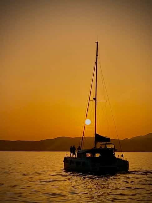 Majorca: Dinner aboard a private catamaran with snorkeling and paddle surfing - An In-depth Look at the Mallorca Catamaran Experience