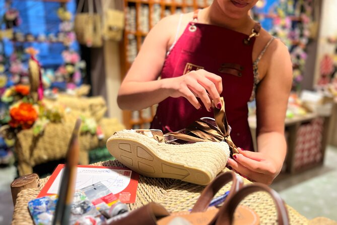 Make Authentic Espadrilles in Valencia - Group Size and Atmosphere